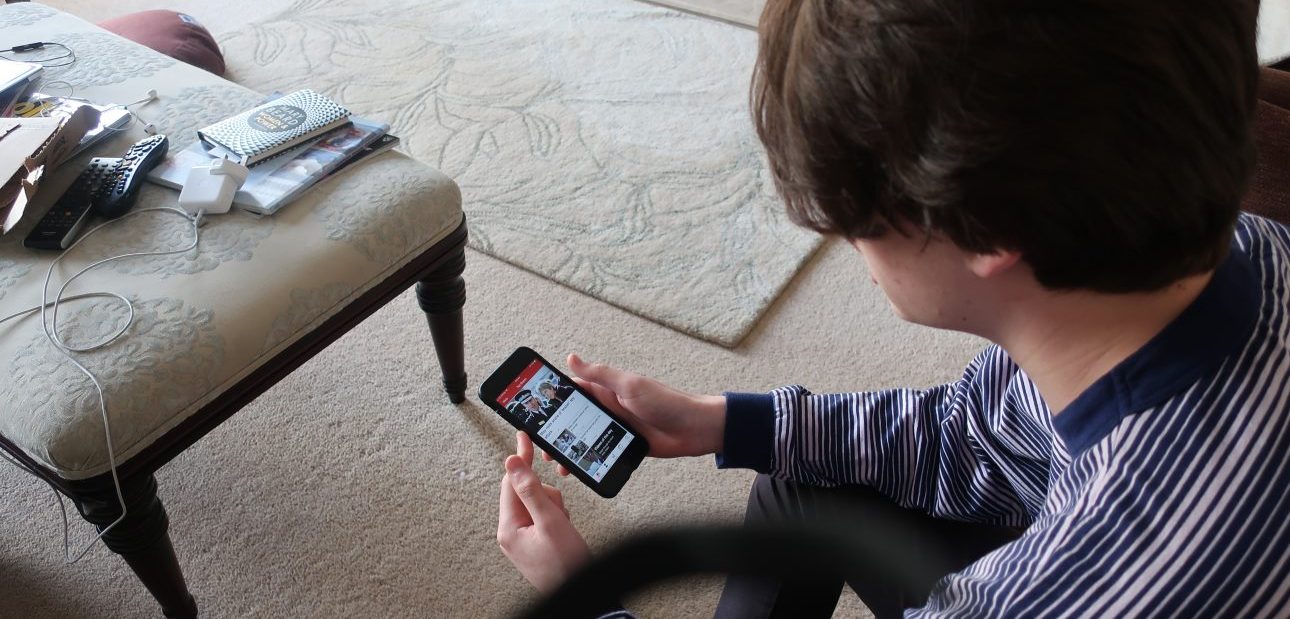 Scrolling News - Revealing Reality : Revealing Reality